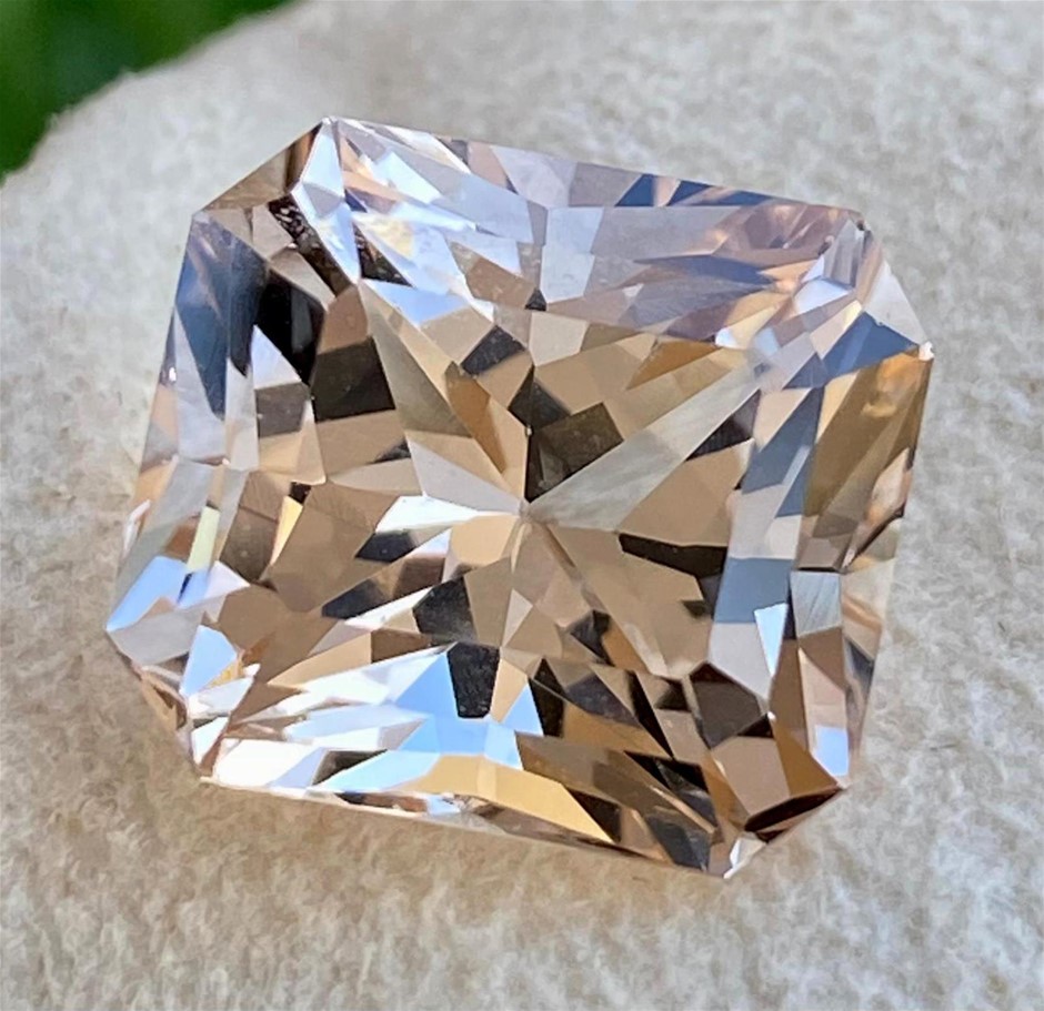 11.50 Carats Imperial Rose Gold Topaz Auction (0001-2555084) | Grays ...