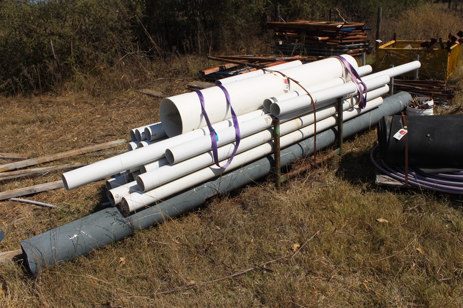 Quantity of Assorted Poly Pipes with Stillage Auction (0154-5053864 ...