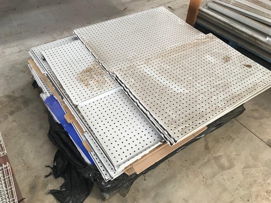 1 x Pallet of Assorted Metal Peg Board Auction (0053-3026944) | Grays ...