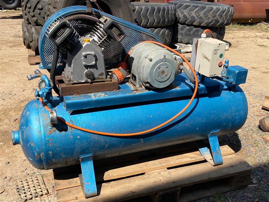 Receiver Mounted Electric Air Compressor Auction (0009-5054226) | Grays ...