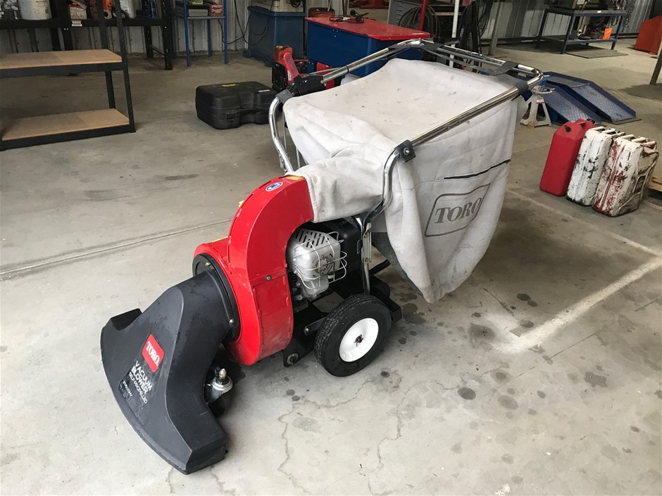 1x toro Self Propelled Vacuum Blower Auction (0039-3027029) | Grays ...