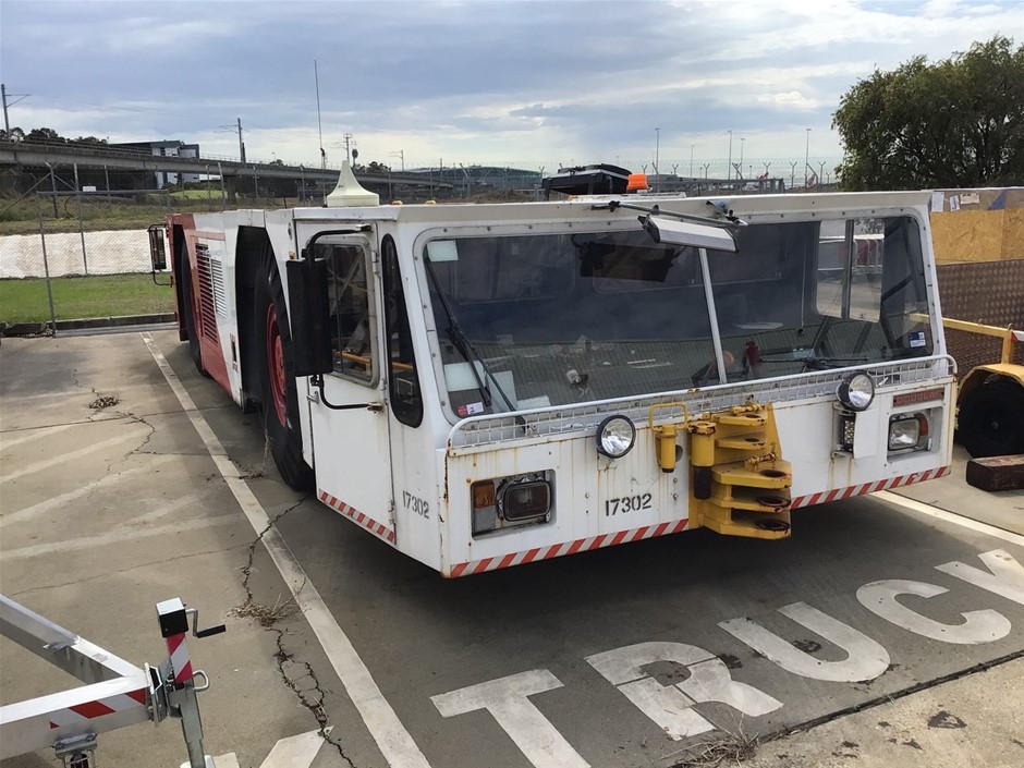 Douglas Push Back Tractor Auction (0002-7047525) | Grays Australia