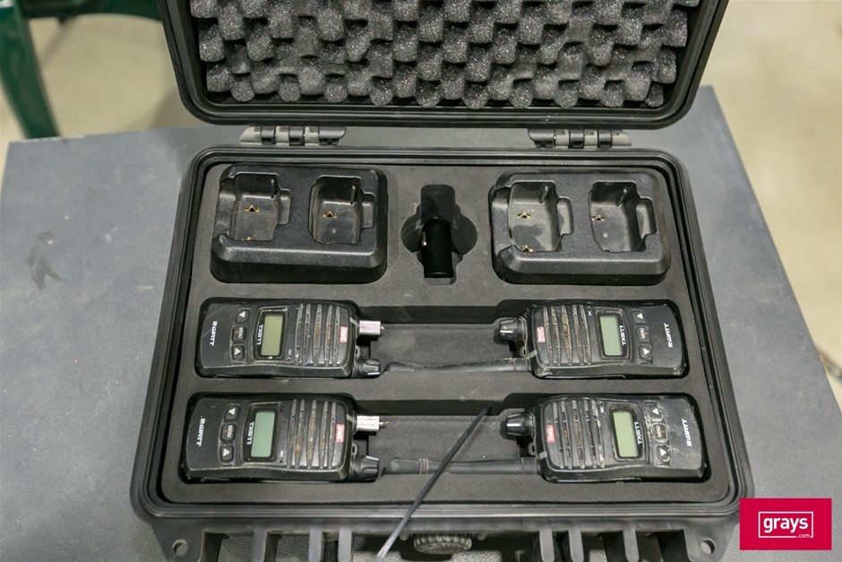 GME TX677 4x UHF Hand Held Radio Kit Auction (0178-5054208) | Grays ...