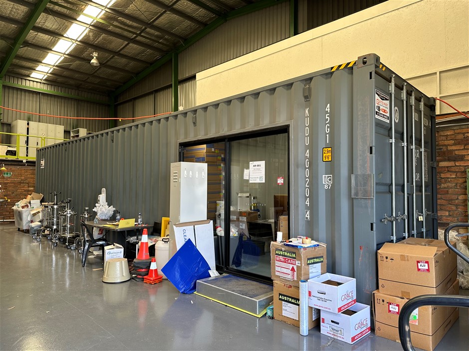 40' shipping container set up for product storage Auction (0072-7047503 ...