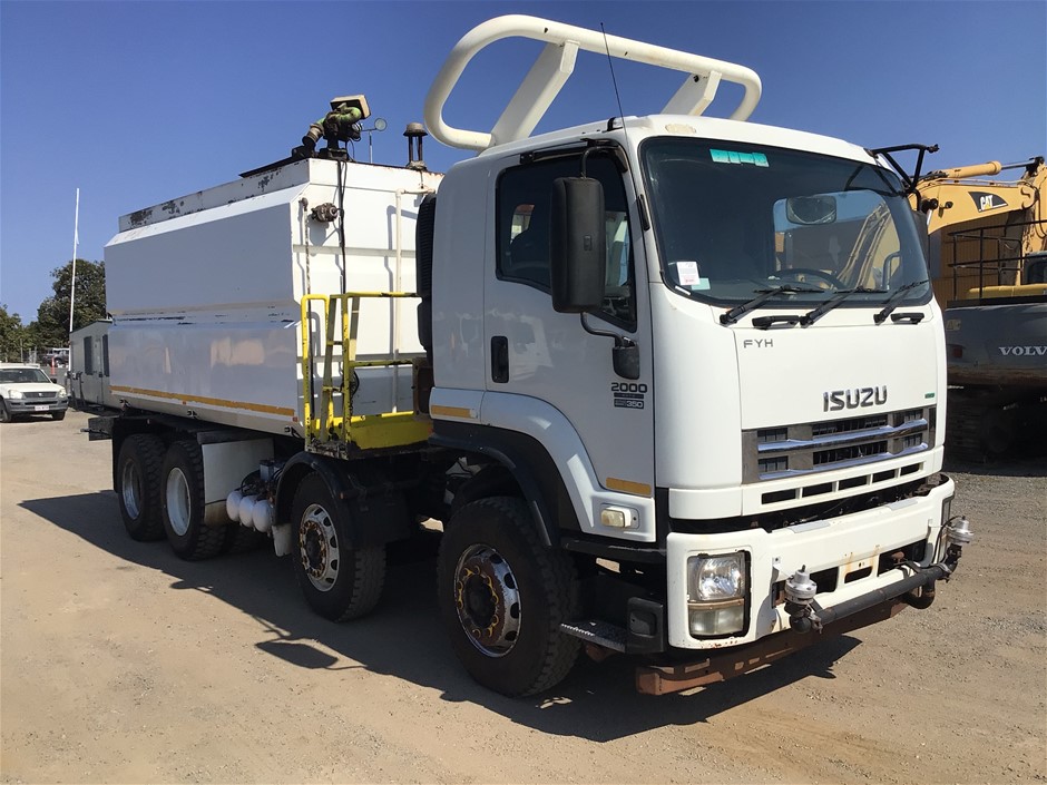 2014 Isuzu FYH 8 x 4 Water Truck Auction (0050-7048045) | Grays Australia