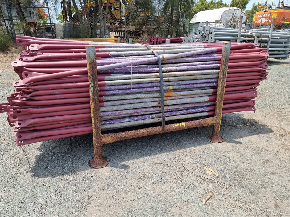 Stillage Qty Of 1700mm Formwork Braces Auction (0129-7047706) | Grays ...