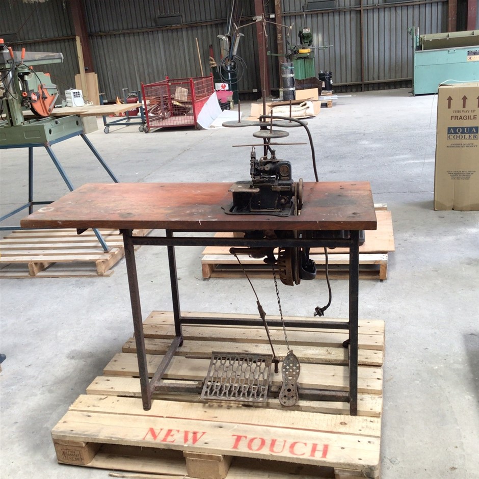 Vintage Singer Overlocker Sewing Machine Auction (0018-3027370) | Grays ...