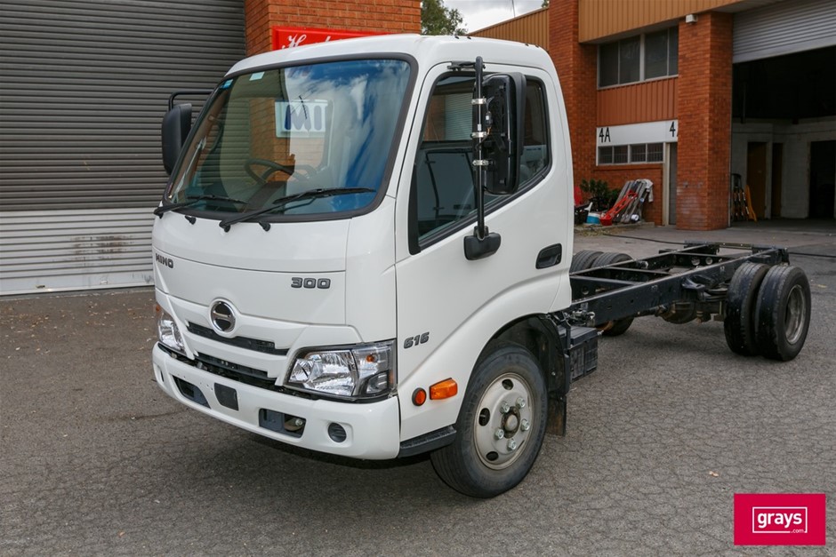 2021 Hino 300 Series Cab Chassis Truck (WOVR- Statutory Write-off ...