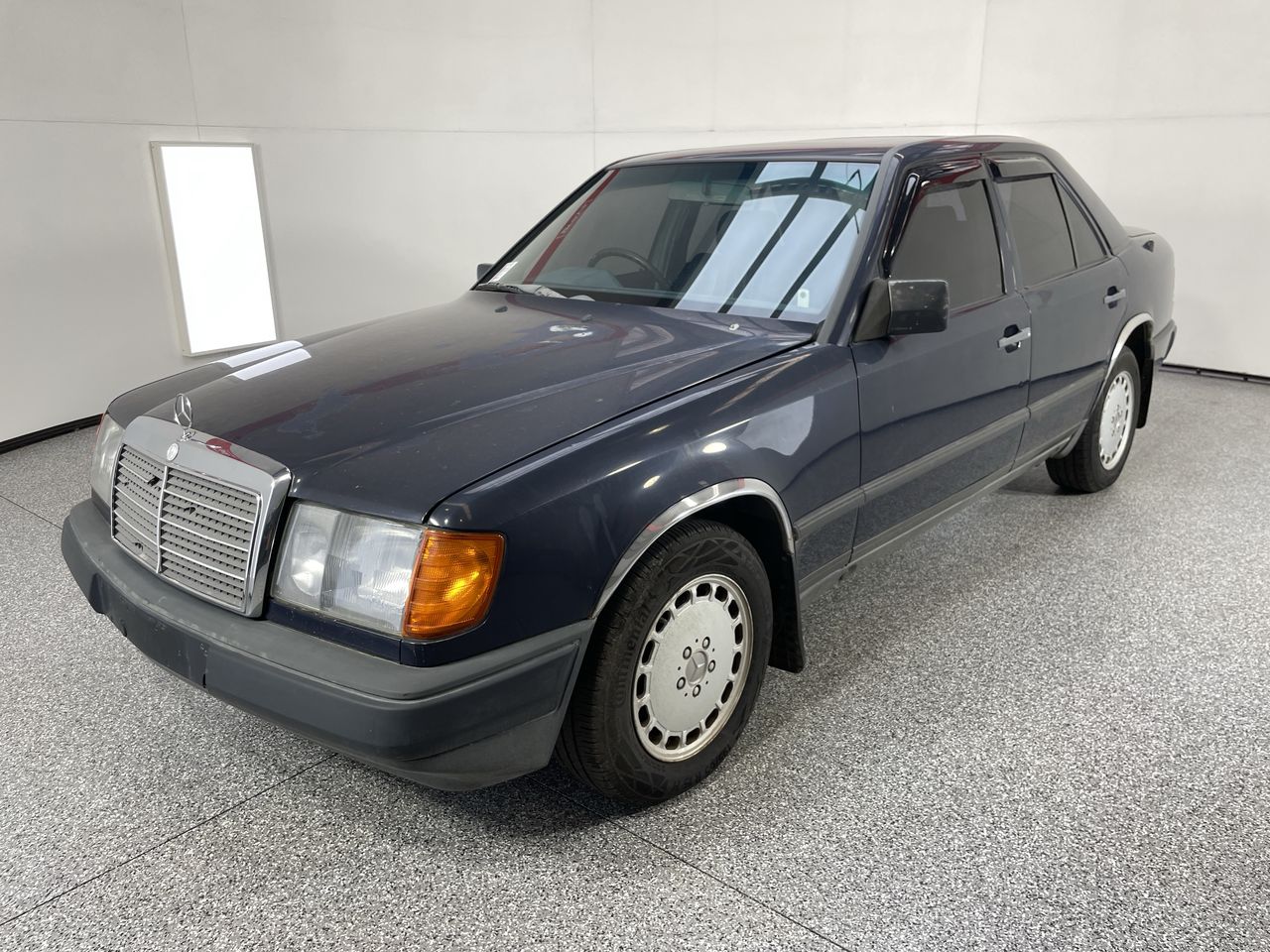 1989 Mercedes Benz 260e Automatic Sedan Auction (0001-50506427) | Grays ...