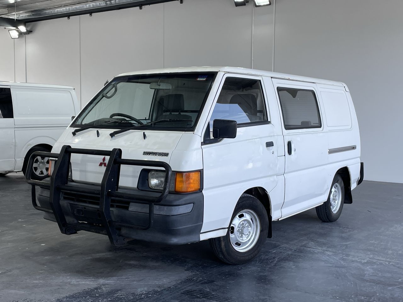1991 Mitsubishi Express Manual Van Auction (0001-21013566) | Grays ...