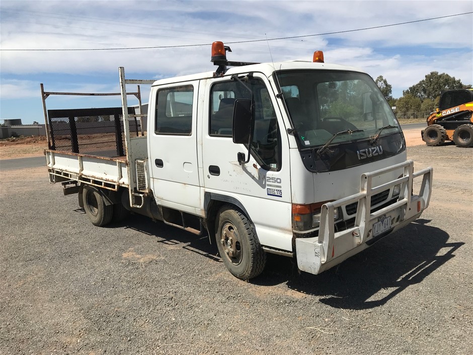 2000 Isuzu NPR 250 4 x 2 Tray Body Truck Auction (0021-3027465) | Grays ...