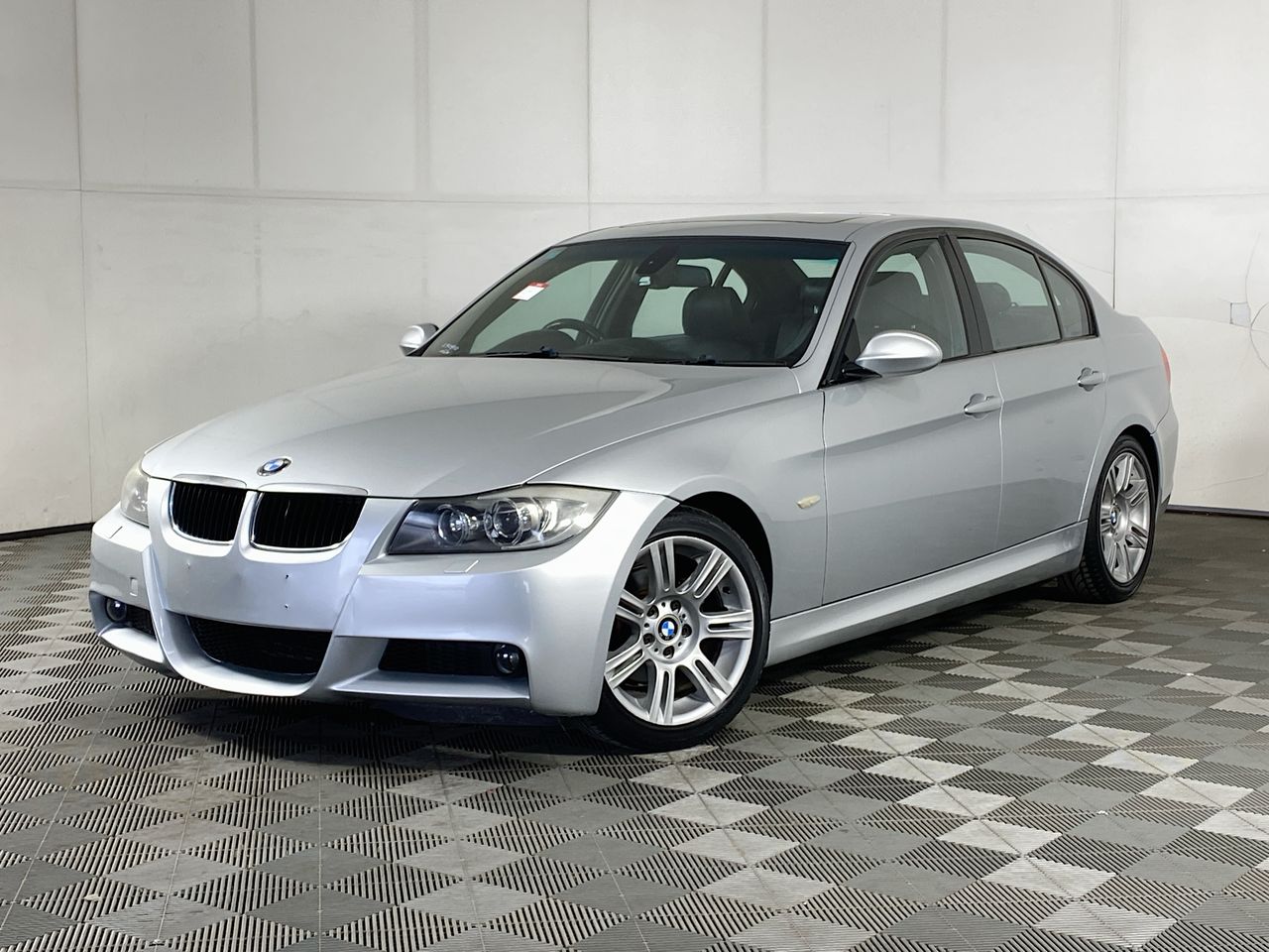 2007 BMW 320i E90 Automatic Sedan Auction (0001-21014505) | Grays Australia