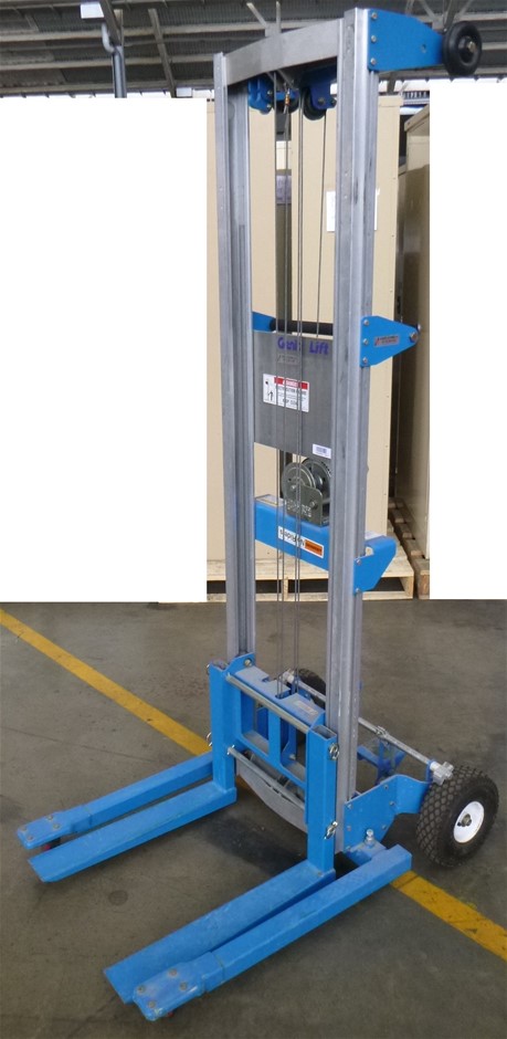 Genie Lift GL-10 Walk Behind Manual Material Lift Auction (0135-5055420 ...