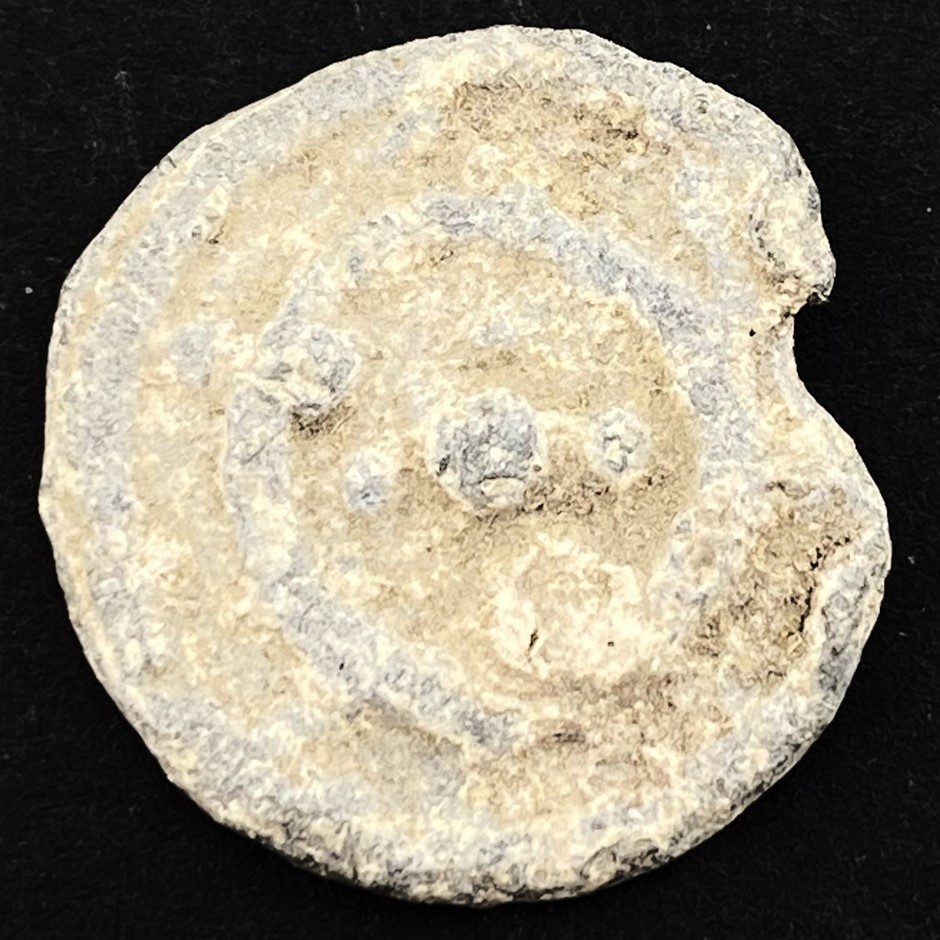 ANCIENT MEDIEVAL TRADERS CLOTH SEAL FEATURING A CENTRAL CIRCULAR DESIGN ...