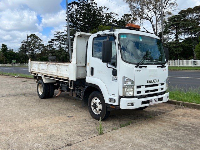 2014 Isuzu 500 Short 4 x 2 Tipper Truck Auction (0001-7048411) | Grays ...
