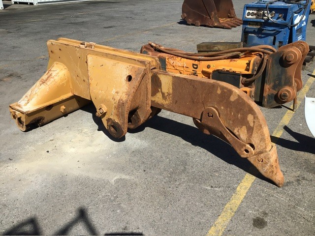 Caterpillar D10 Ripper Shank and Mounting Auction (0050-9048158 ...