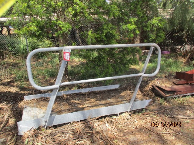 Gal Steel Crossover (Ramp) with Handrail Auction (0040-3027616) | Grays ...