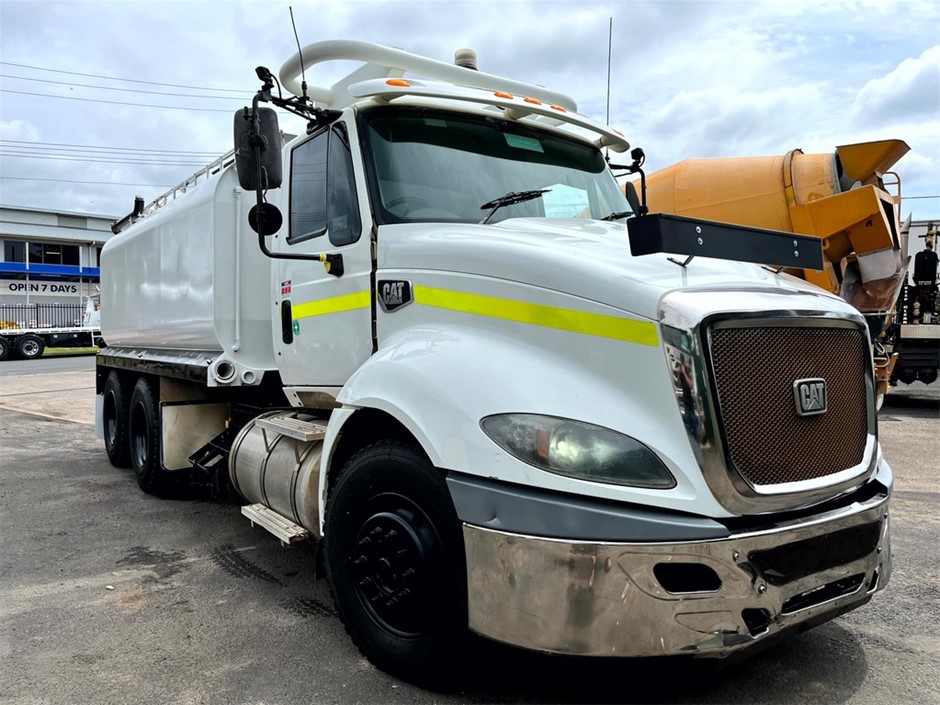 2013 Caterpillar CT610 6 x 4 Bulk Water Cart Truck Auction (0105 ...