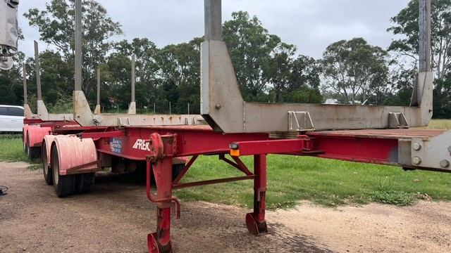 2004 Freighter Maxitrans A/B Double Combo Skeletal Trailers Auction ...