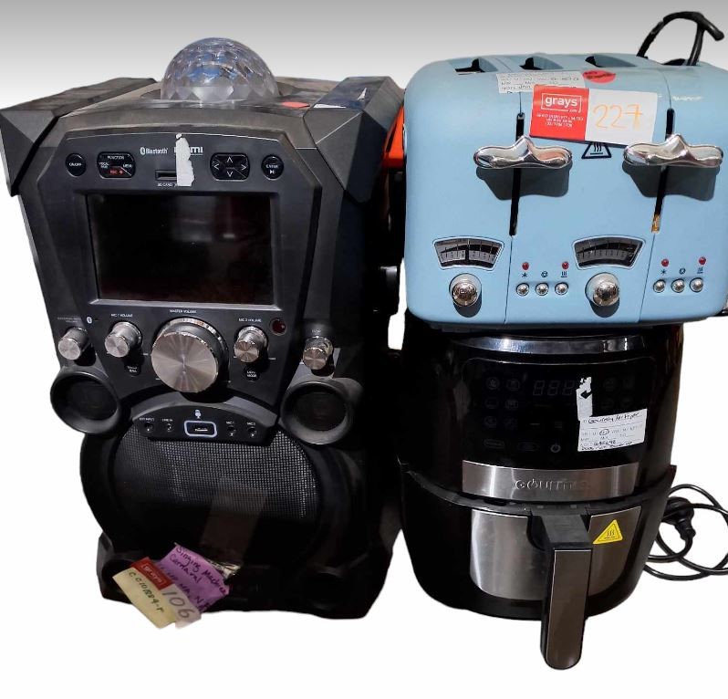 Assorted Electrical Appliance, Comprising: 1x SINGING MACHINE Carnaval ...