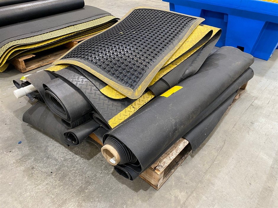Various Sized Safety Rubber Matting Auction (0303-7049539) | Grays ...