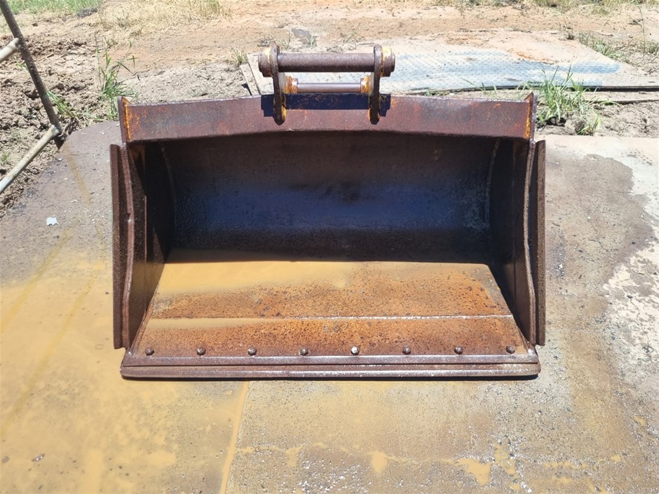 OZ Buckets 1200mm Mud Bucket Auction (0013-7049573) | Grays Australia