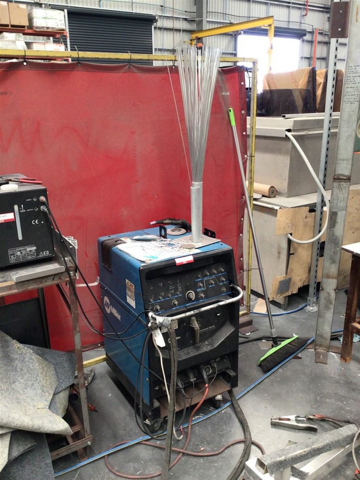 Miller Syncrowave 250DX Power Source Auction (0067-7049677) | Grays ...