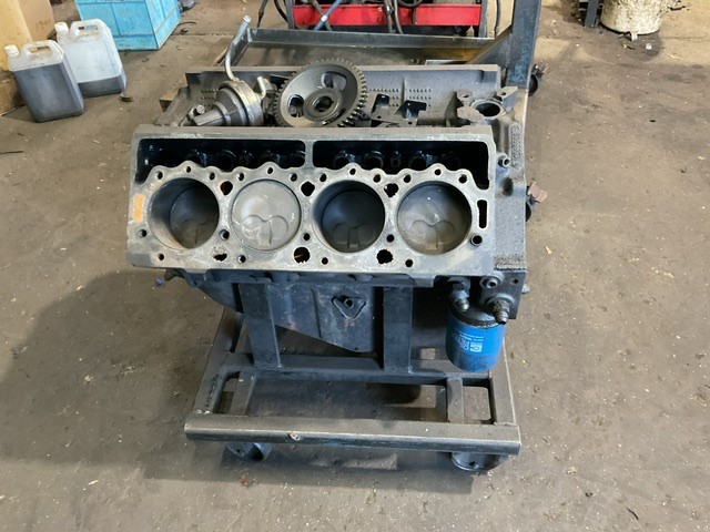 Mobile Trolley With V8 Engine Block Auction (0226-9048791) | Grays ...