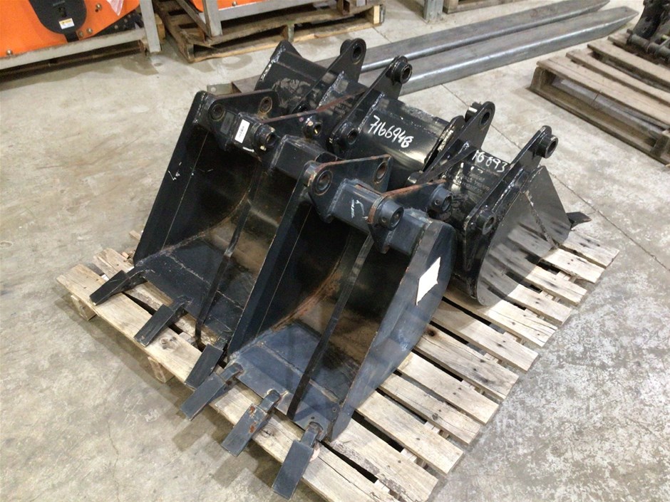 4 x Assorted Back-hoe Buckets Auction (0002-3028388) | Grays Australia