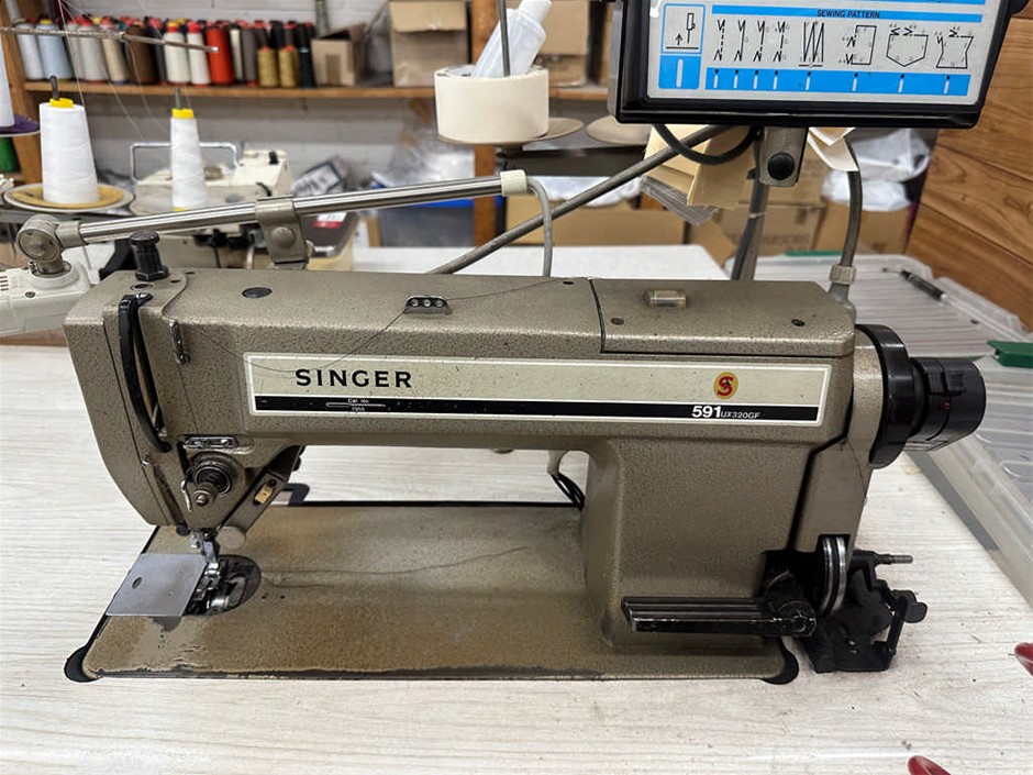 SINGER 591 UX320GF Stitch Plain Sewing Machine Auction (0038-5055634 ...