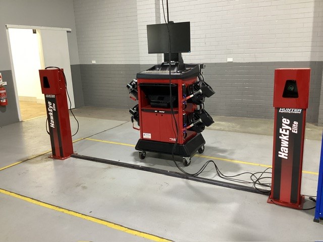 Hunter Engineering Company Wheel, Brake, Tread & Battery Analyser ...