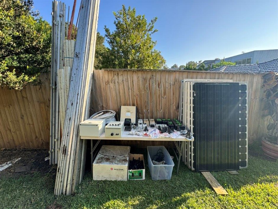 Large Assorted Solar Equipment (Including 12x Solar Panels) Auction ...