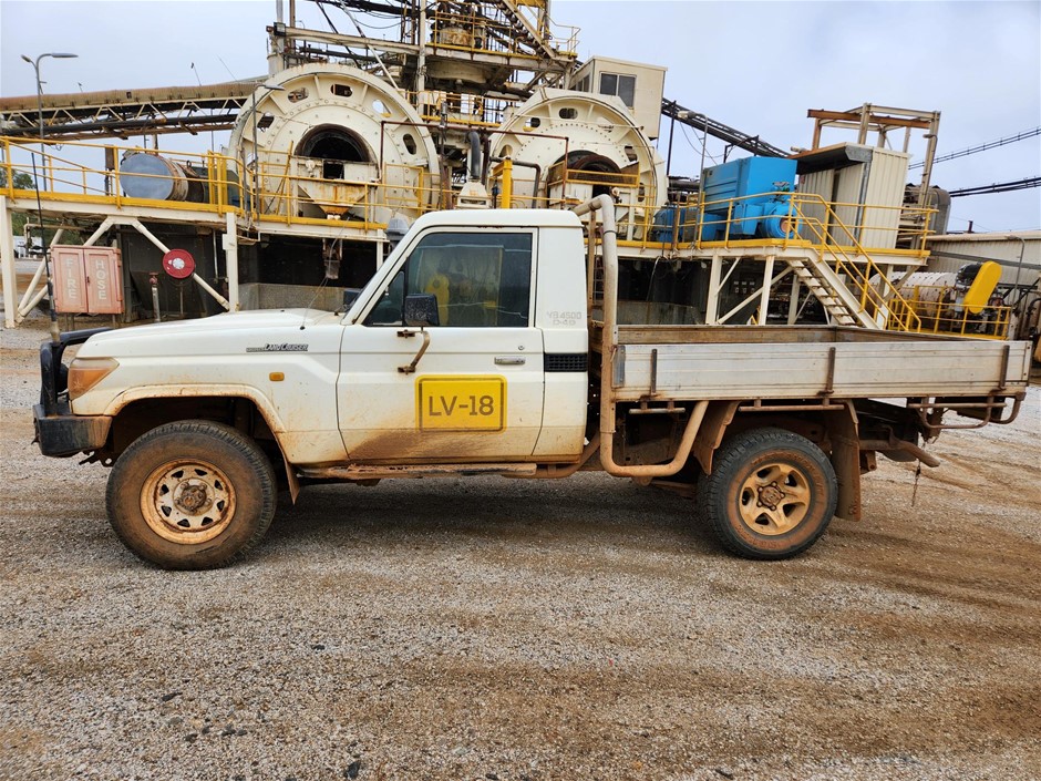 2007 Toyota Landcruiser Workmate 4WD Manual - 5 Speed Ute Auction (0011 ...