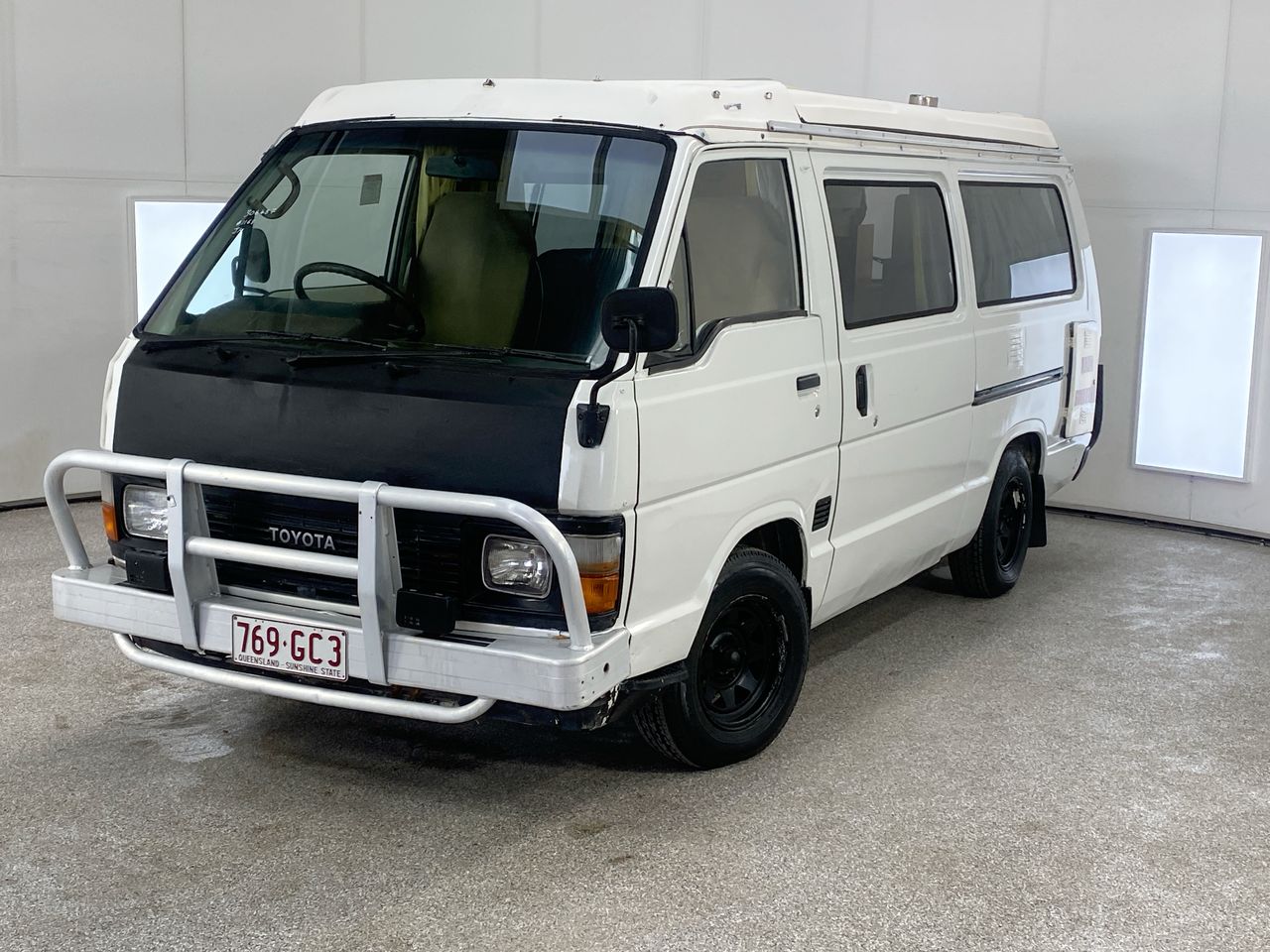 1985 Toyota Hiace CAMPER VAN Manual Auction (0001-21024629) | Grays ...