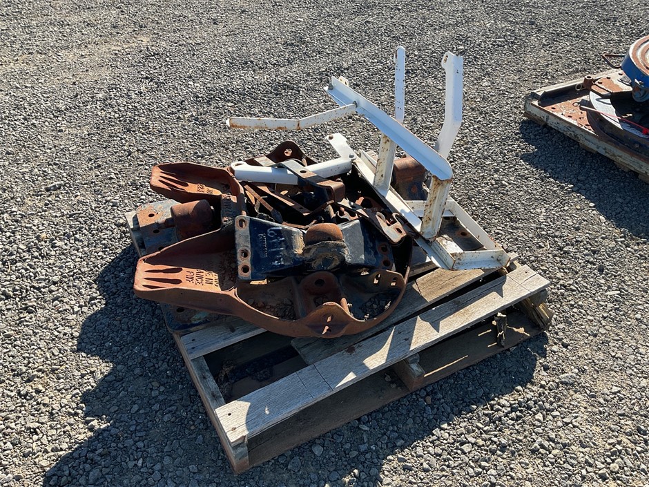 Holland Fifth Wheel and Base Plate Auction (0133-3028913) | Grays Australia
