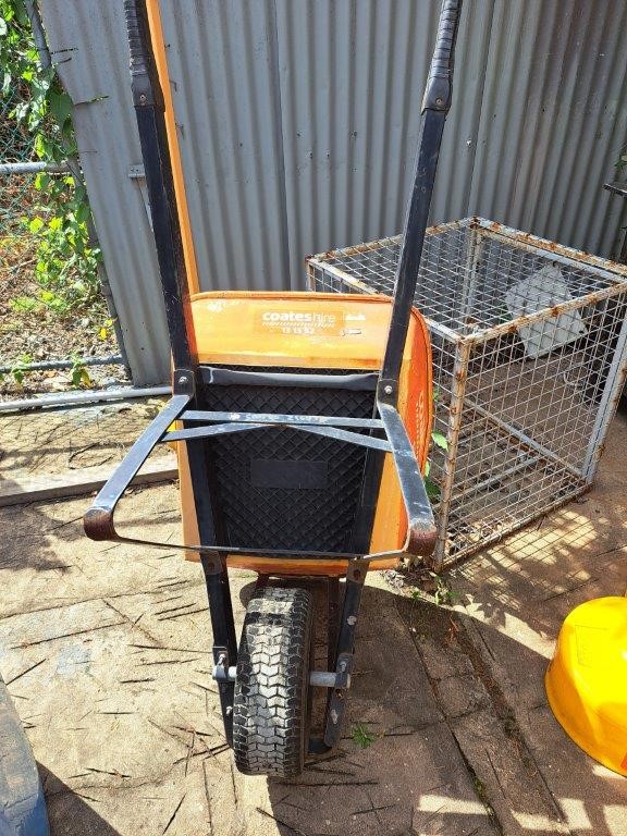MOSS Premier Wheel Barrow - Heavy Duty Auction (0030-5056074) | Grays ...