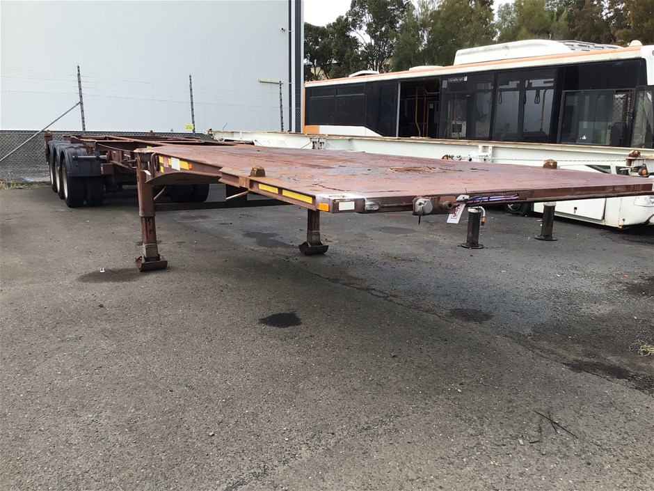 2002 Barker Trailers Retractable Heavy Duty Triaxle Skeletal Trailer ...