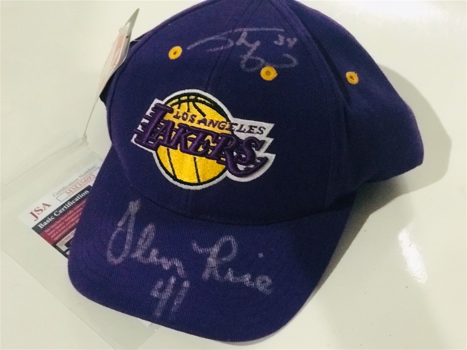 Lakers cap signed by 2000 Championship Team Shaquille O’Neal etc ...