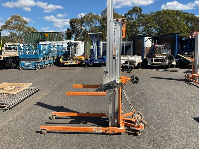 Liftsmart MLC-24 Smart Material Lift Auction (0005-9050956) | Grays ...