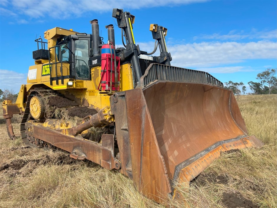 2014 Caterpillar D10T Crawler Dozer with Single Tyne Ripper Auction ...