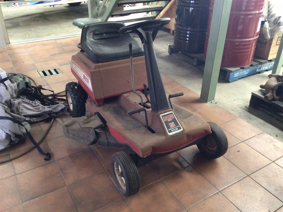 Victa Model 5-26 Ride On Lawn Mower Auction (0032-7051029) | Grays ...