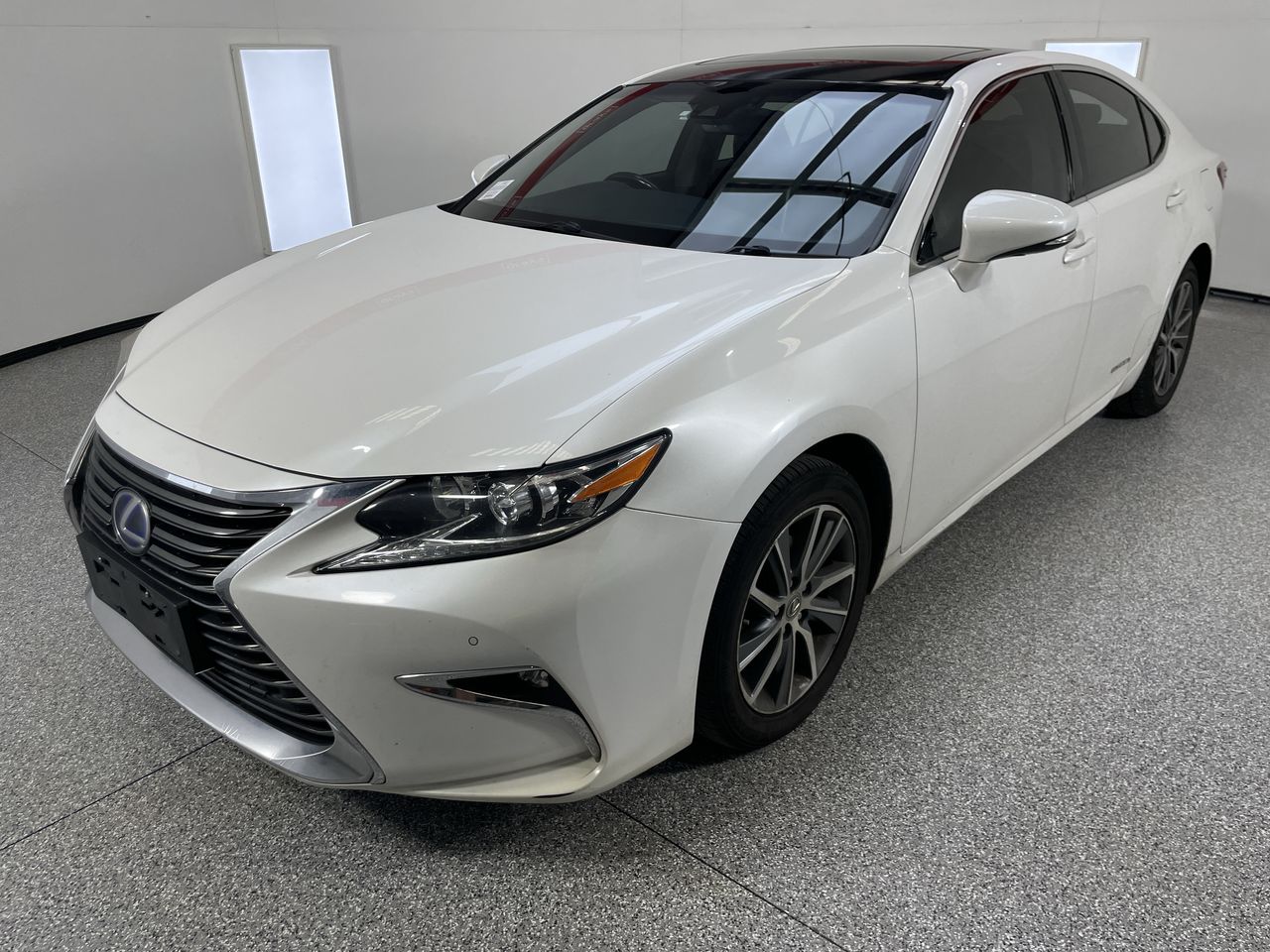 2016 Lexus ES ES300h Hybrid LUXURY AVV60R CVT Sedan Auction (0001 ...