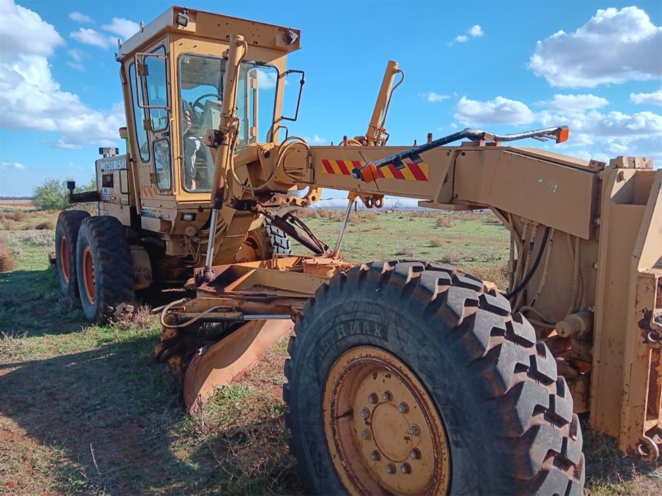 Mitsubishi MG330 Motor Grader Auction (0001-5056427) | Grays Australia