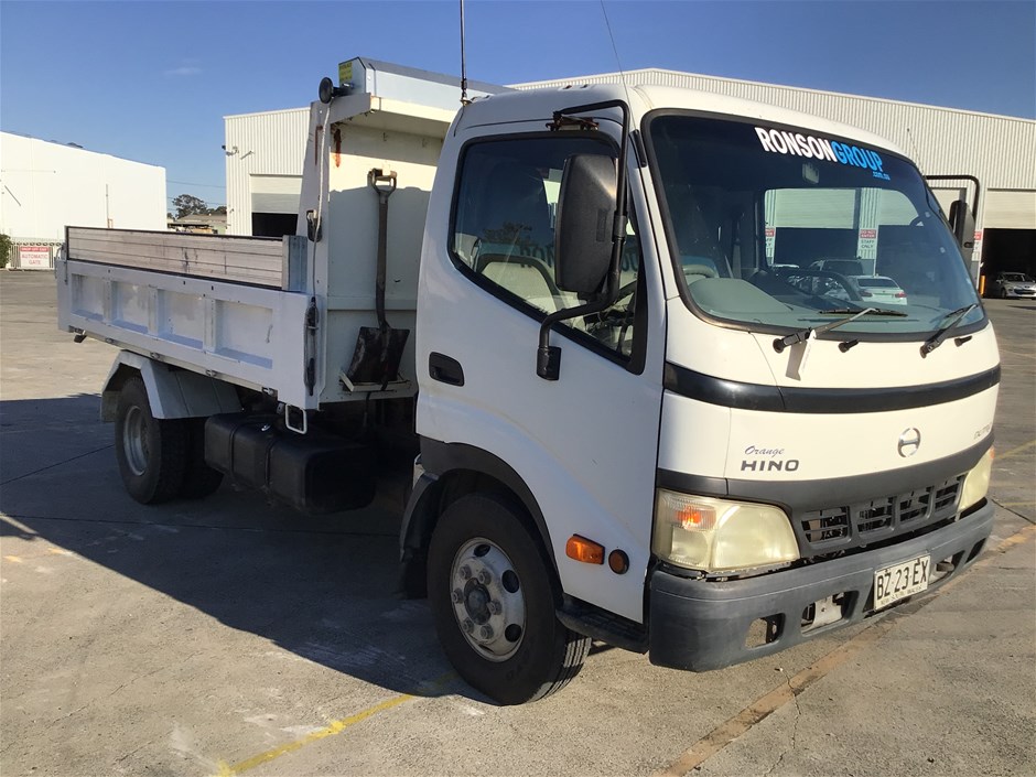 2006 Hino Dutro U414 4 x 2 Tipper Truck Auction (0020-5056503) | Grays ...