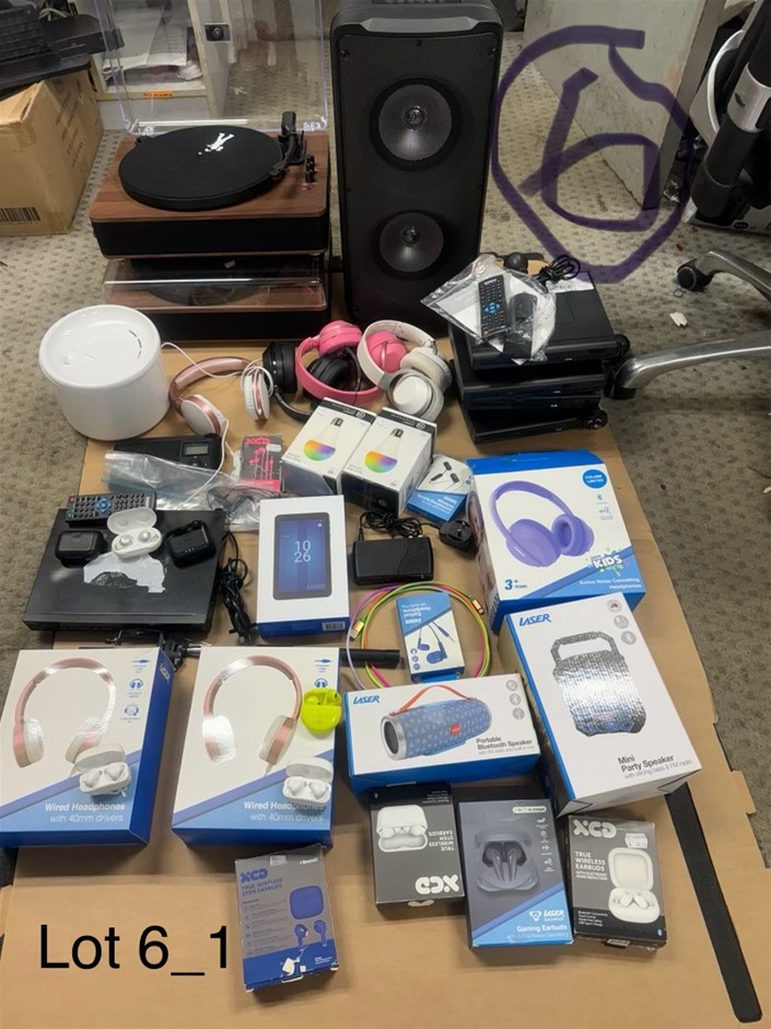 Box of electrical goods Auction (0006-2559336) | Grays Australia