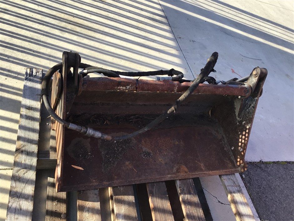 2017 Tink’s Equipment 4IN1 Bucket Auction (0043-5057019) | Grays Australia