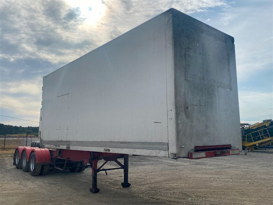 2000 FTE 3A Tri-axle Pantech 12 Pallet Lead Trailer