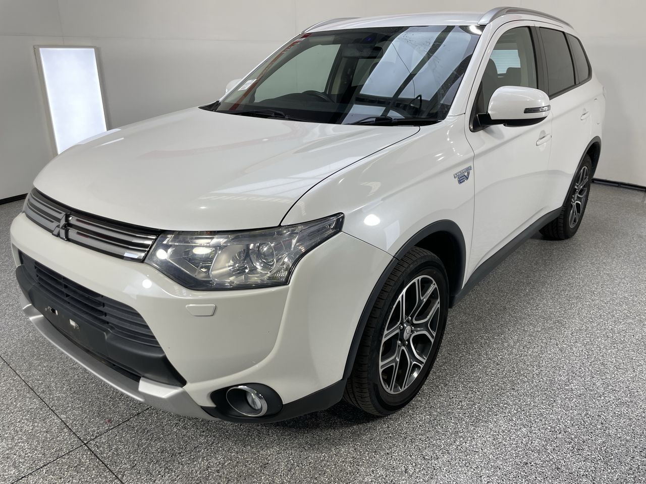 2014 Mitsubishi Outlander PHEV 4WD ZJ Direct Drive Wagon Auction (0001 ...