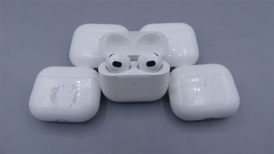 4 x Assorted Apple AirPods mostly (3rd Gen) with Lightning Charging ...