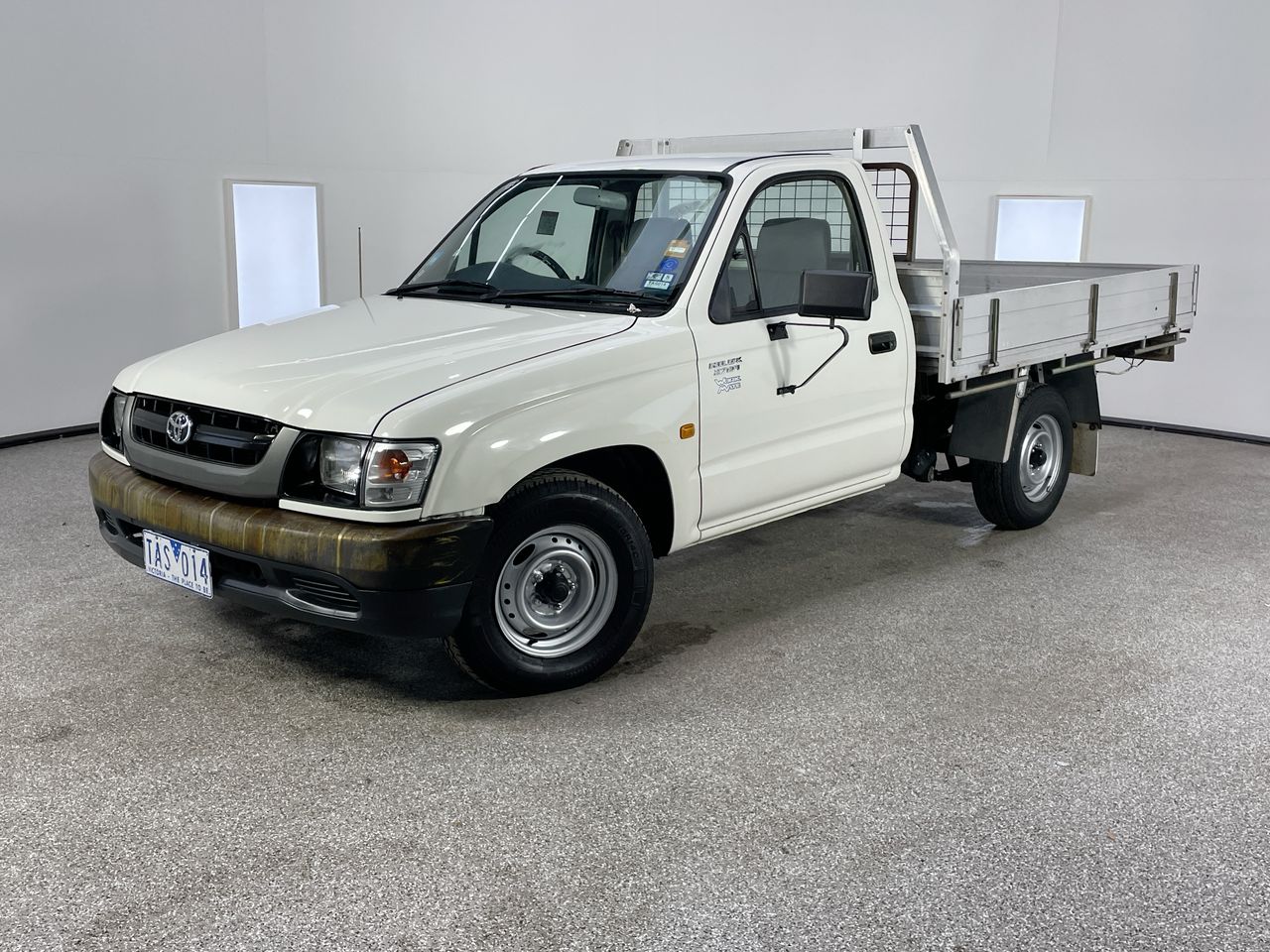 2004 Toyota Hilux Manual Cab Chassis Auction (0001-21031097) | Grays ...